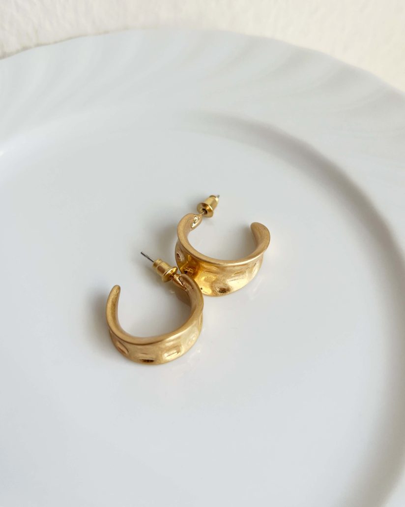 Chloe Chunky Half hoop (Gold) – Kamakula